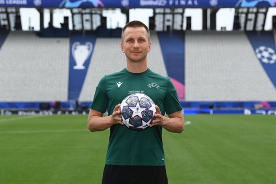 УЄФА дискваліфікував двох польських суддів, які напередодні матчу ...